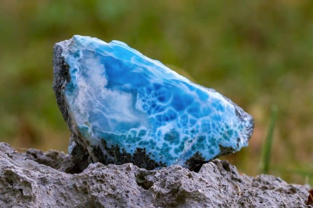 Larimar : Propriétés, vertus et bienfaits - Lithothérapie.net
